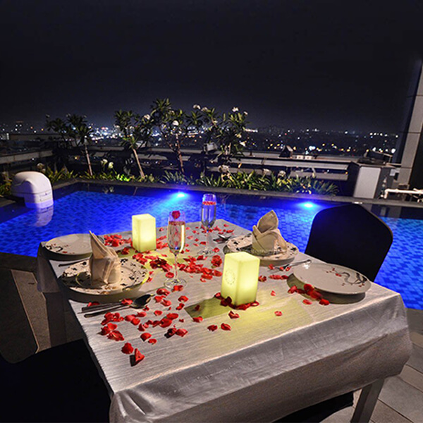Luxurious Poolside Dining